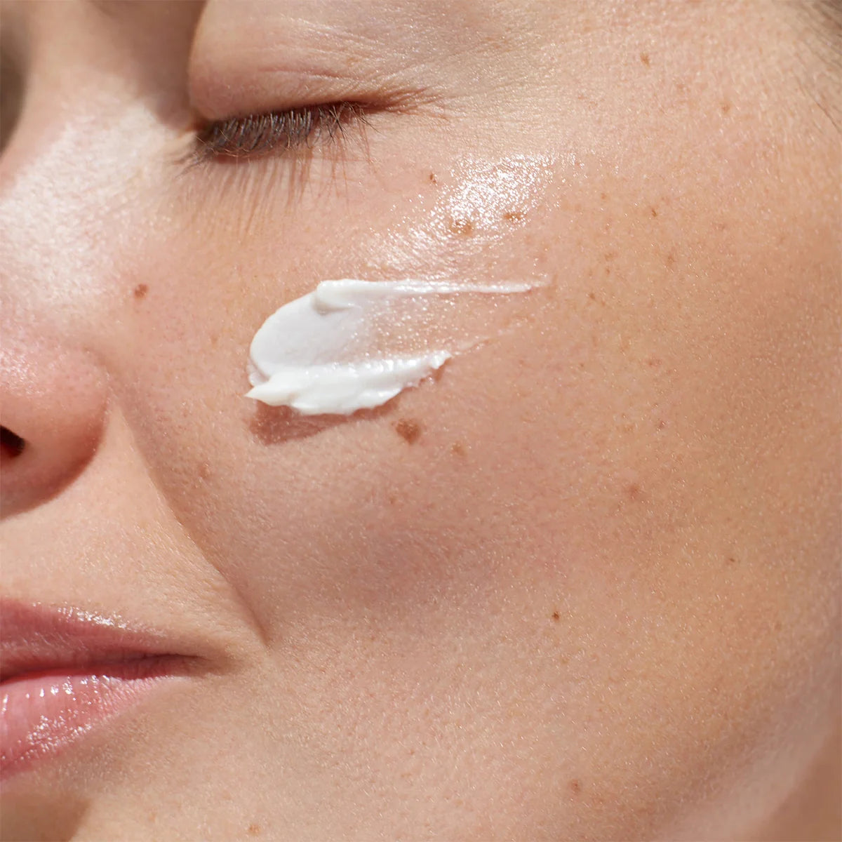 How to prepare the skin to tan quickly: exfoliation and care